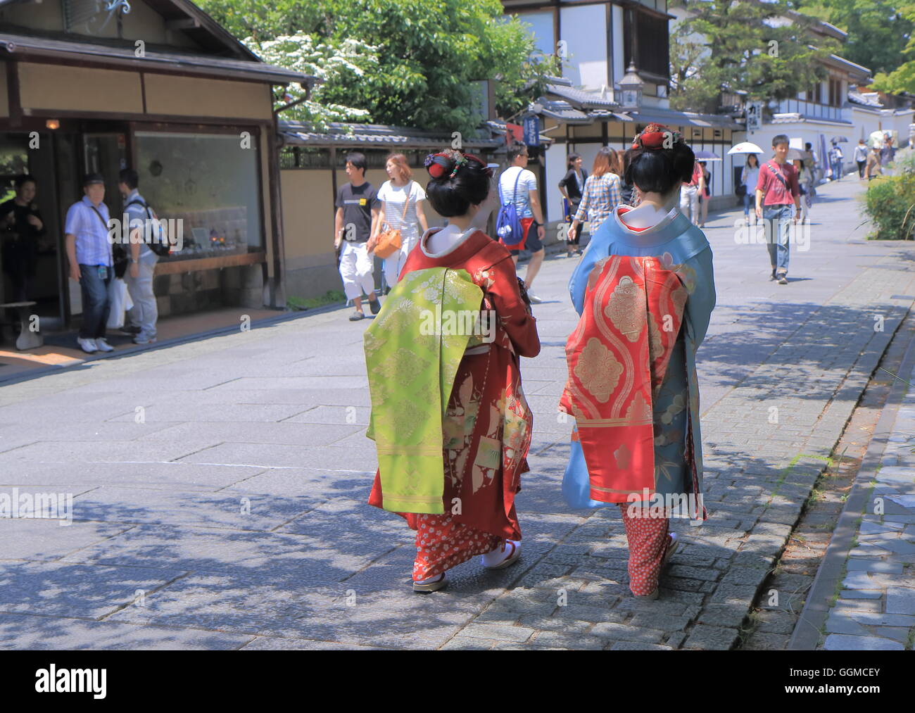 Geisha girls hi-res stock photography and images - Alamy