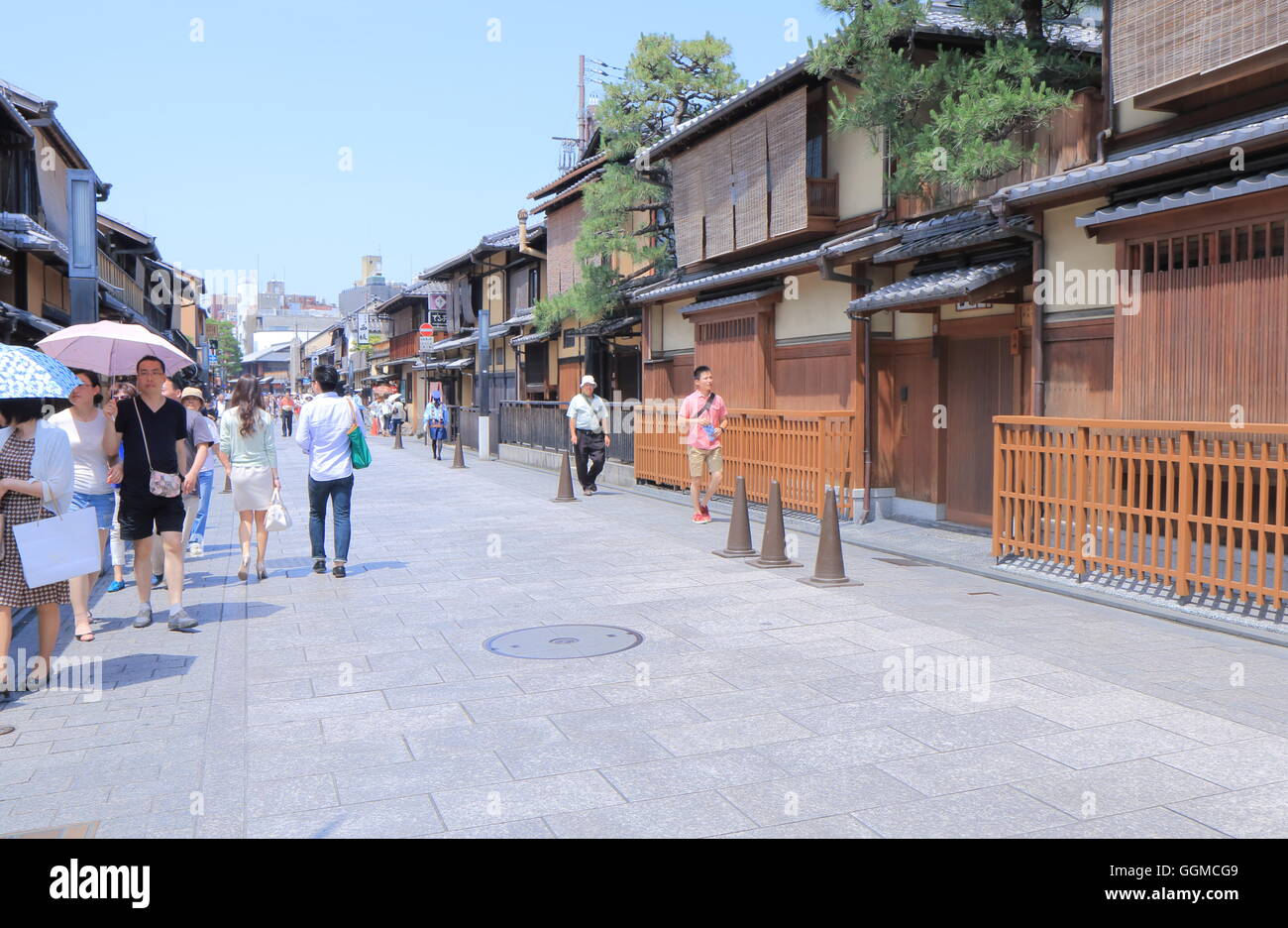 Traditional japanese houses in the gion district hi-res stock ...