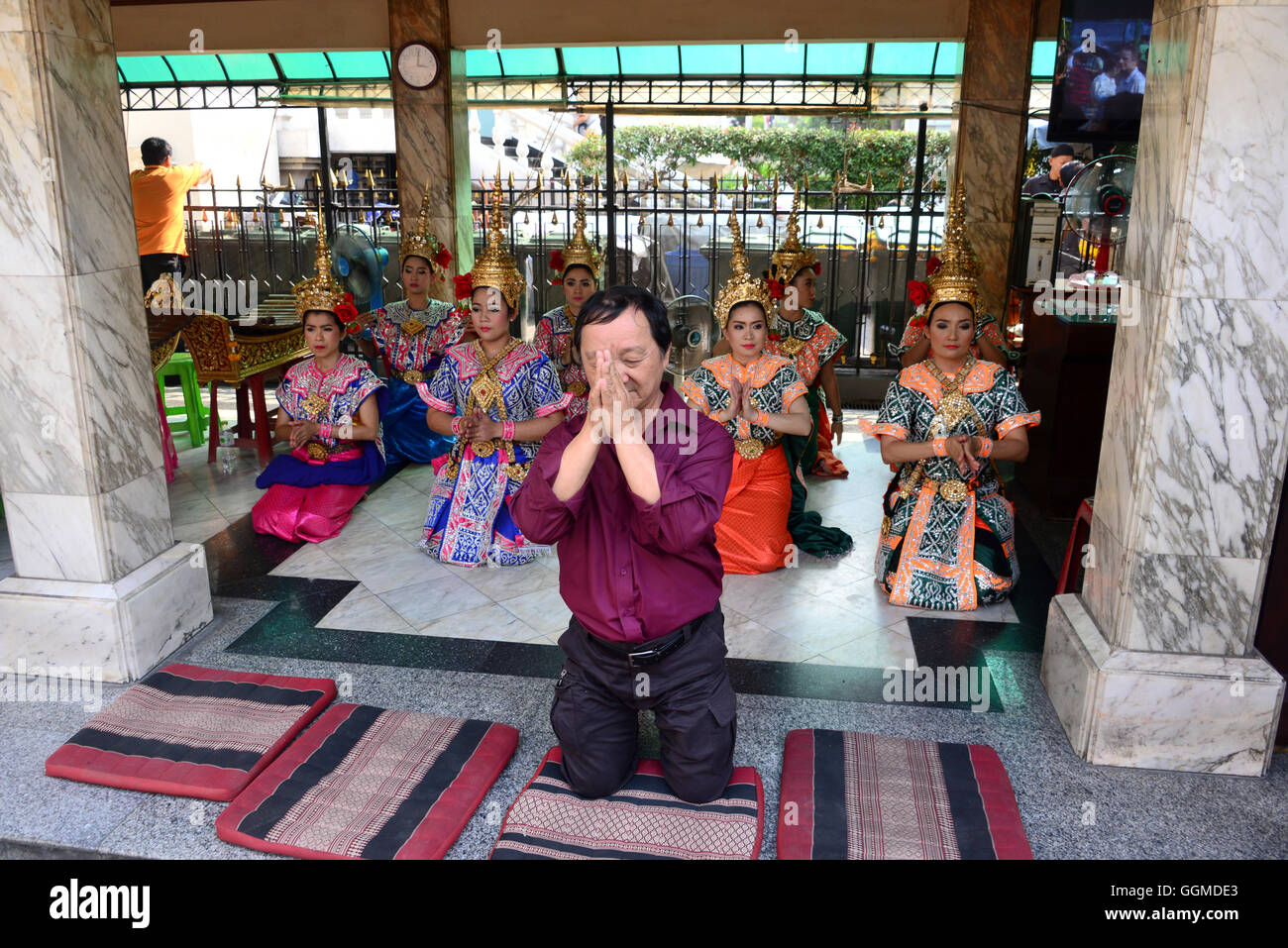 Erewan Shrine, Bangkok, Thailand Stock Photo - Alamy