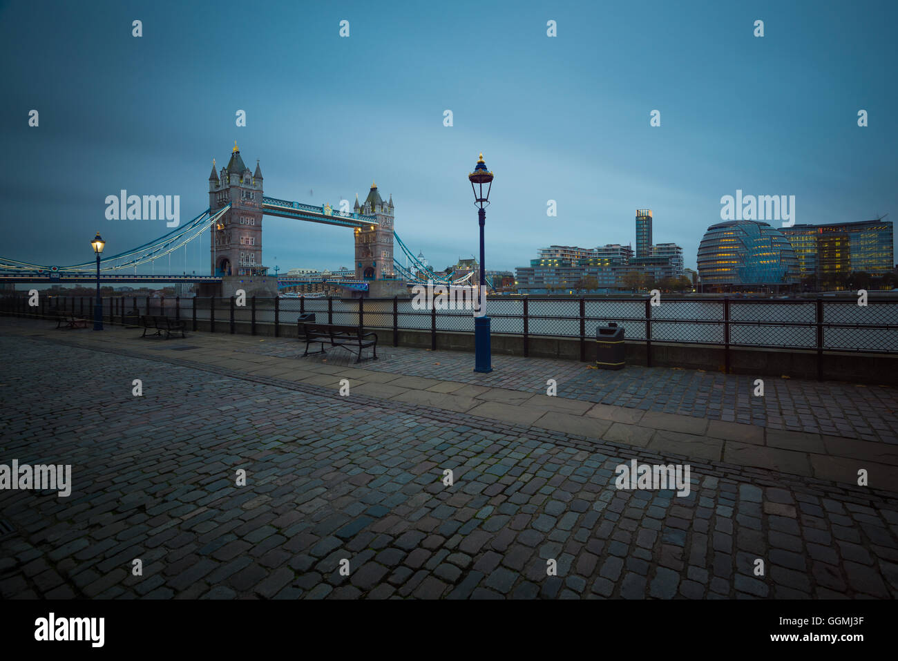 London pavement hi-res stock photography and images - Alamy