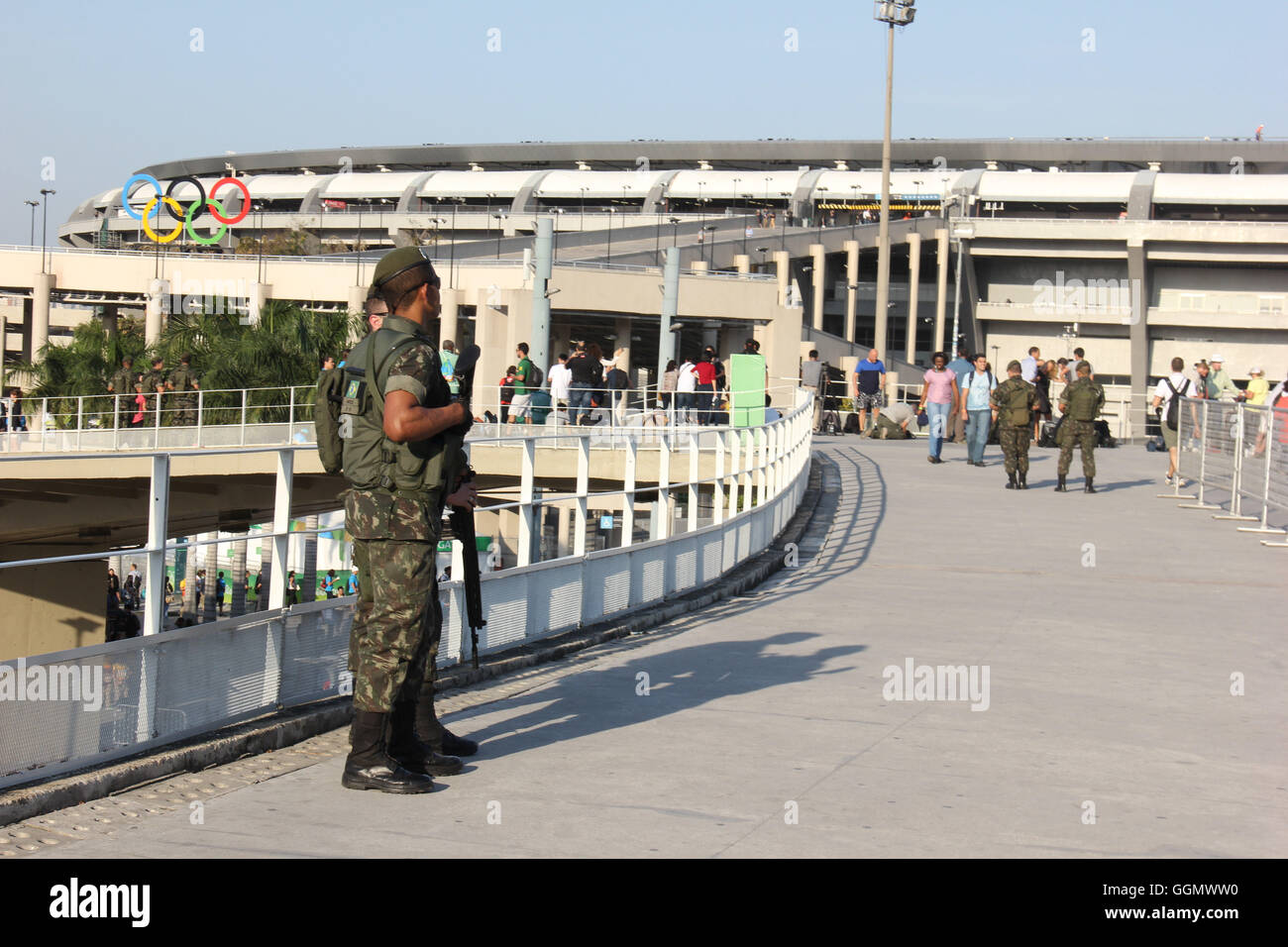 Rio de Janeiro, Brazil. 05th Aug, 2016. Around the Maracanã has large ...