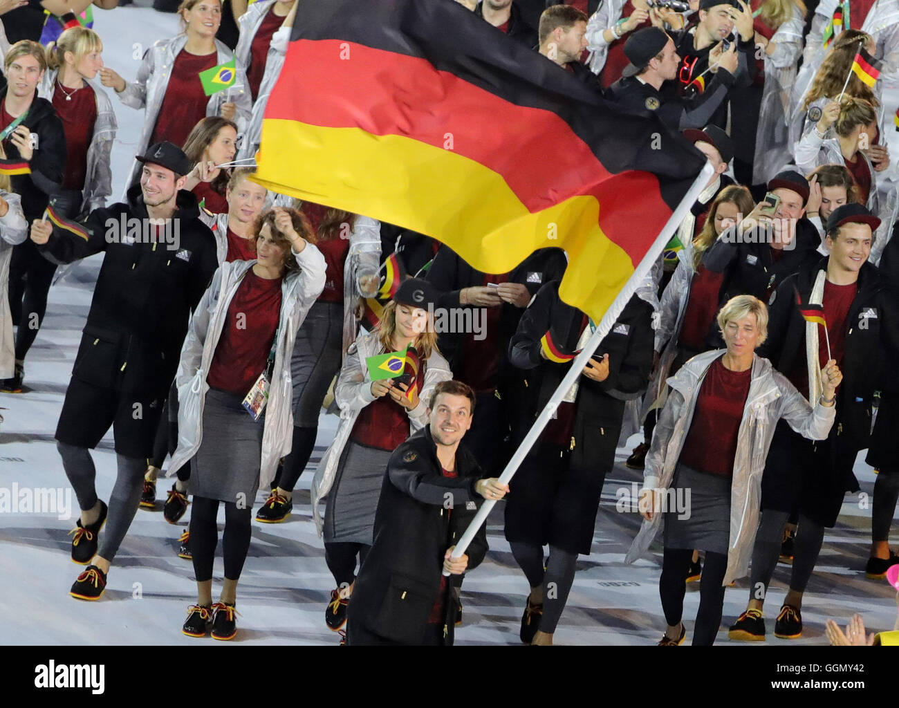 Rio de Janeiro, Brazil. 5th Aug, 2016. Flag bearer, table tennis player ...