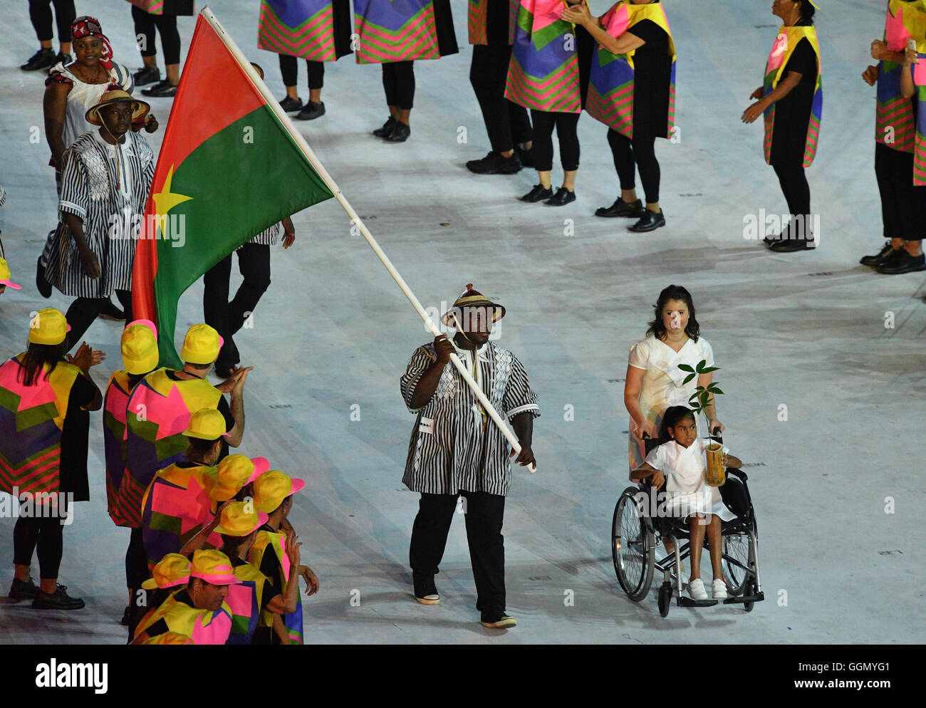 Rio de Janeiro, Brazil. 5th Aug, 2016. Flag bearer Rachid Sidibe of ...