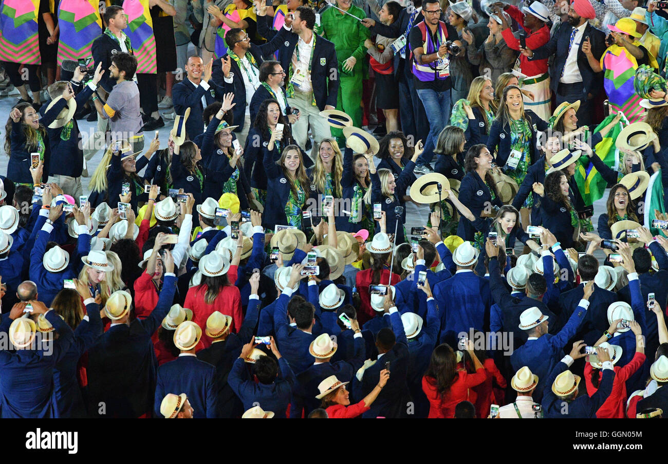 Rio de Janeiro, Brazil. 5th Aug, 2016. Athletes of the host country ...