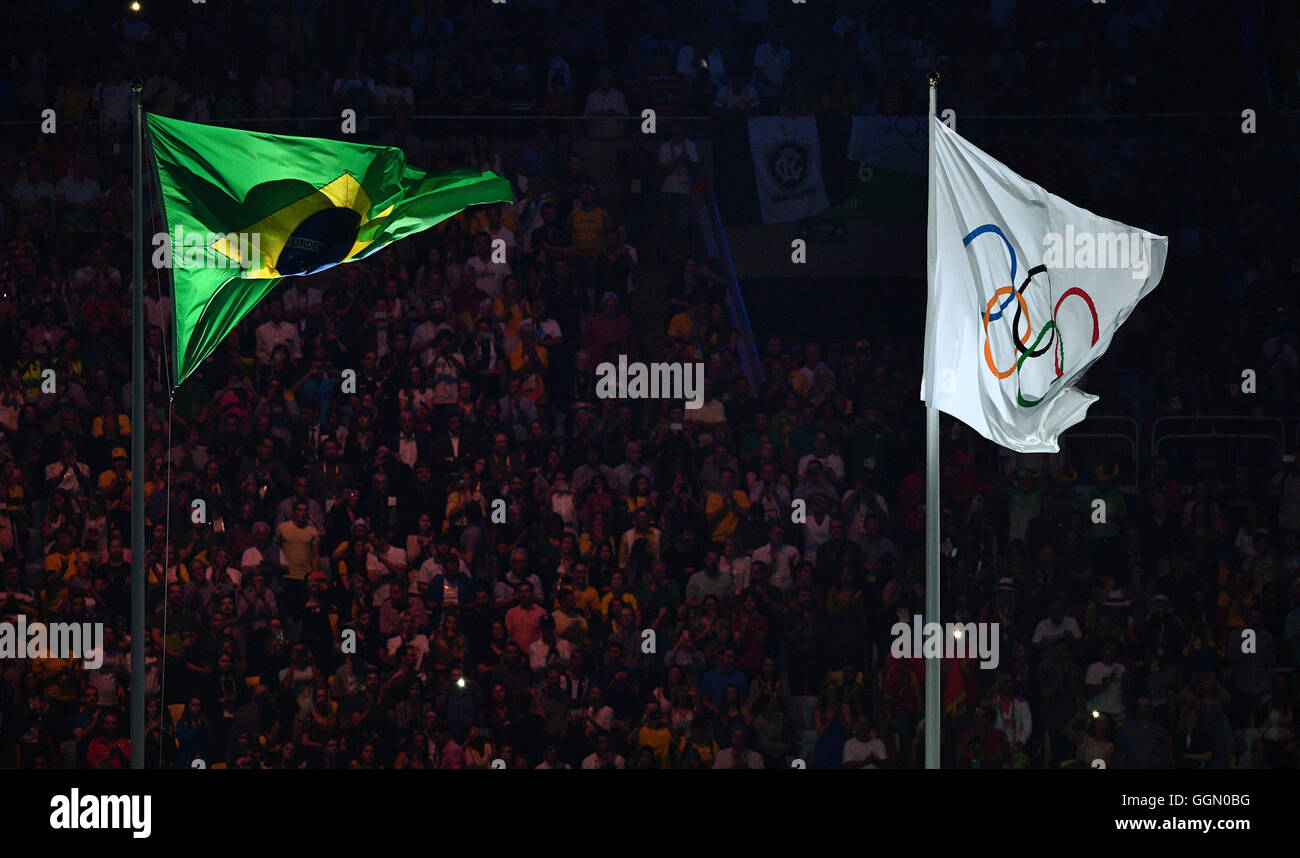 Rio de Janeiro, Brazil. 5th Aug, 2016. The Brazilian and Olympic flag ...