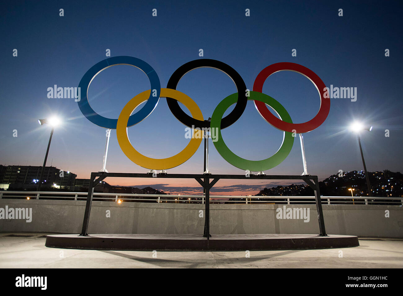 Rio olympic stadium rings hi-res stock photography and images - Alamy