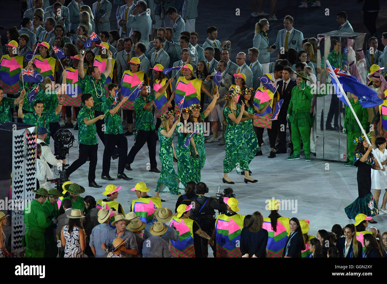 Rio de Janeiro, Brazil. 5th Aug, 2016. Ella Nicholas carries the flag ...