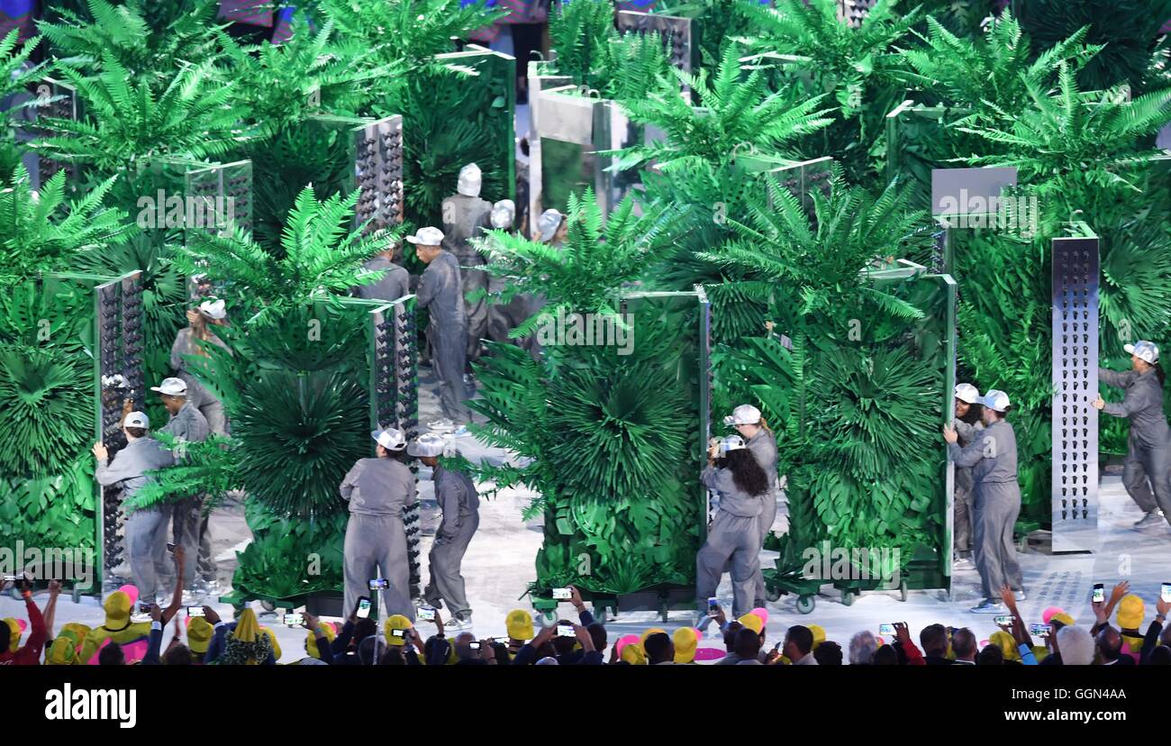 Rio de Janeiro, Brazil. 5th August, 2016. The mirrors open to reveal a ...