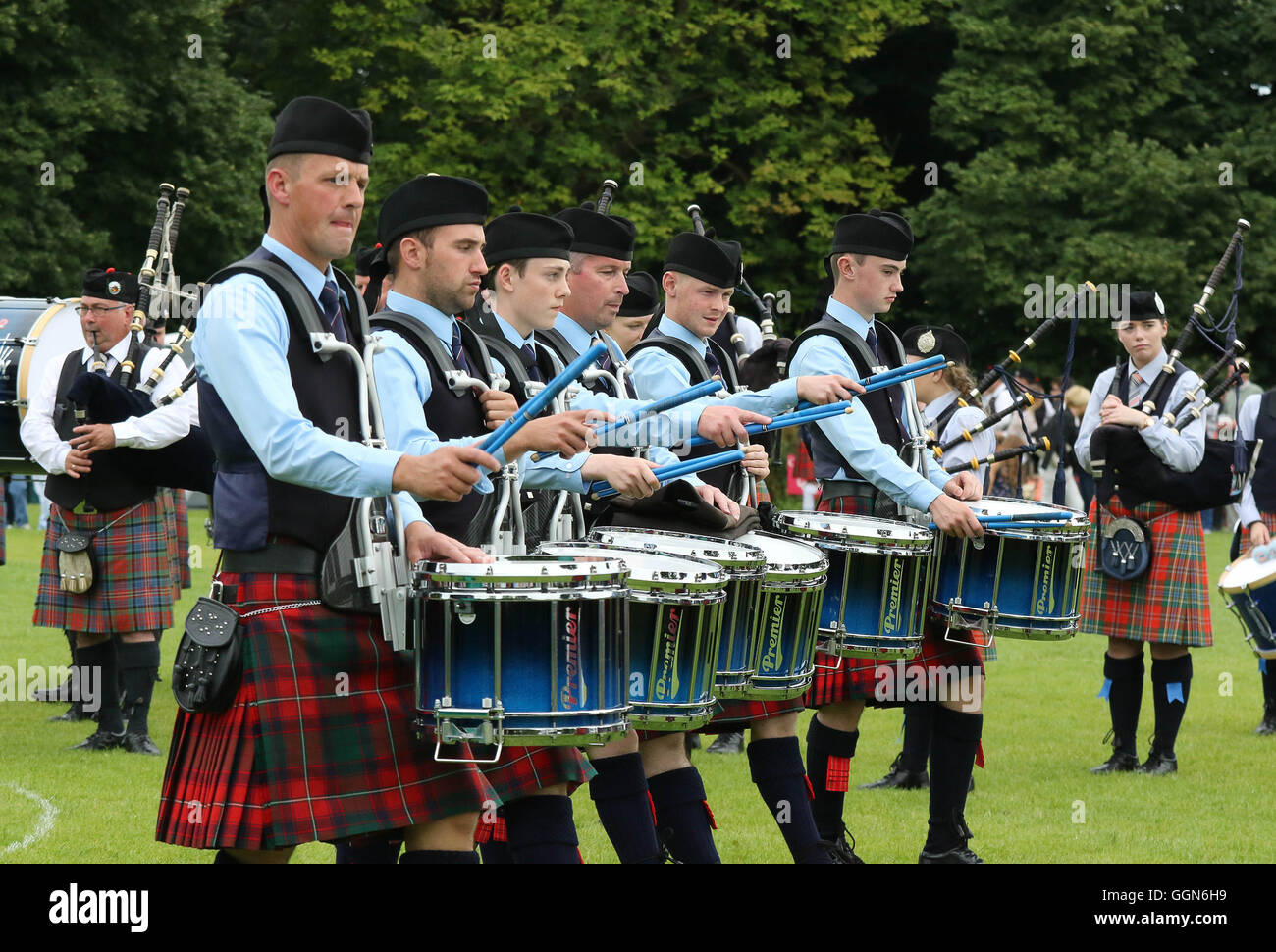 Drummers marching in pipe band hi-res stock photography and images - Alamy