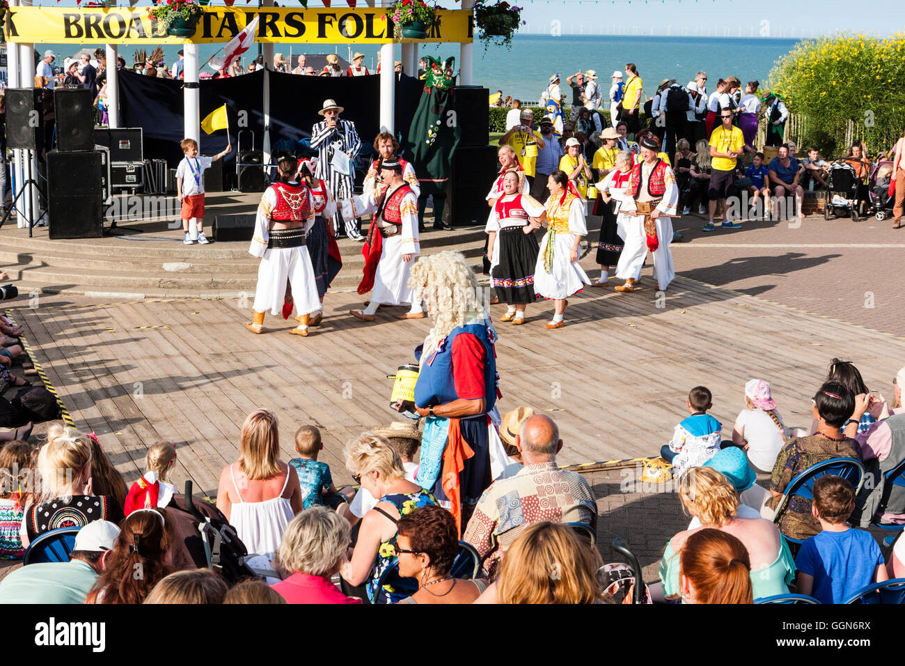 Slovakian dance hi-res stock photography and images - Alamy