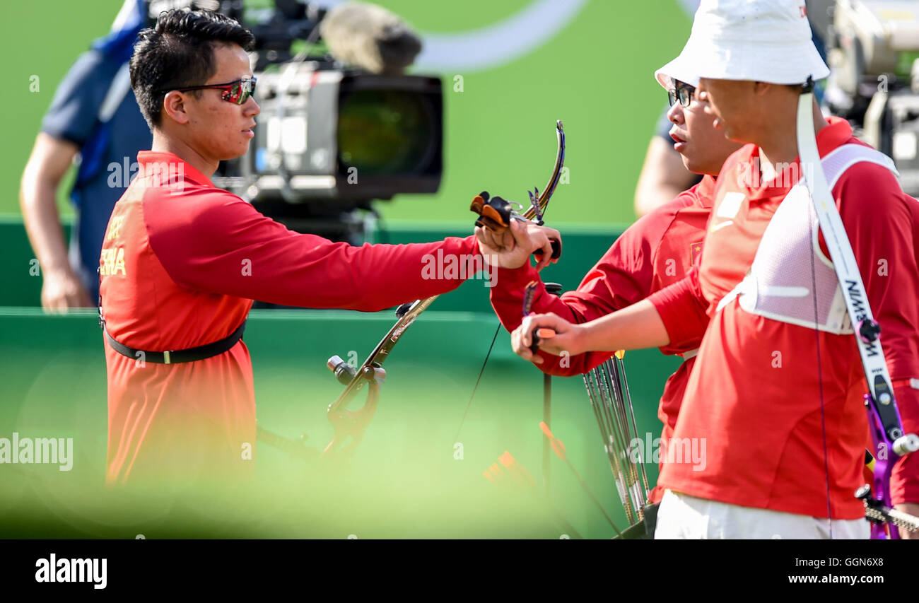 Rio De Janeiro, Brazil. 6th Aug, 2016. Members of Chinese Men's Archery ...