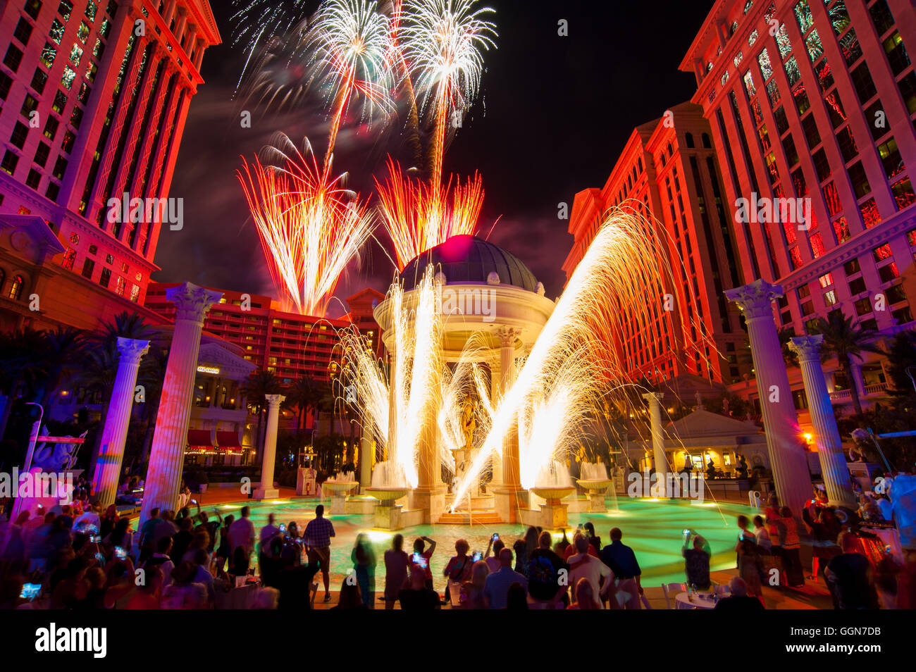 Las vegas caesars palace pool party hi-res stock photography and images ...