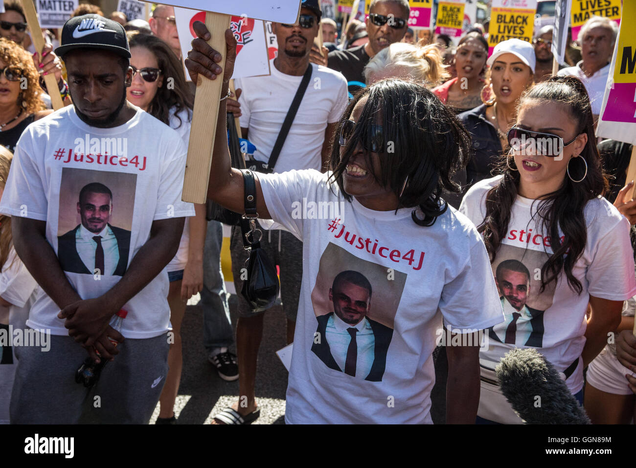 London, UK. 6th August, 2016. Relatives of Jermaine Baker, who was shot ...