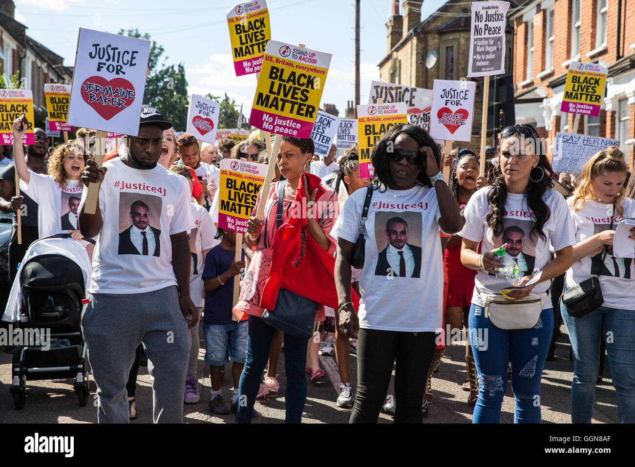 London, UK. 6th August, 2016. Relatives of Jermaine Baker, who was shot ...