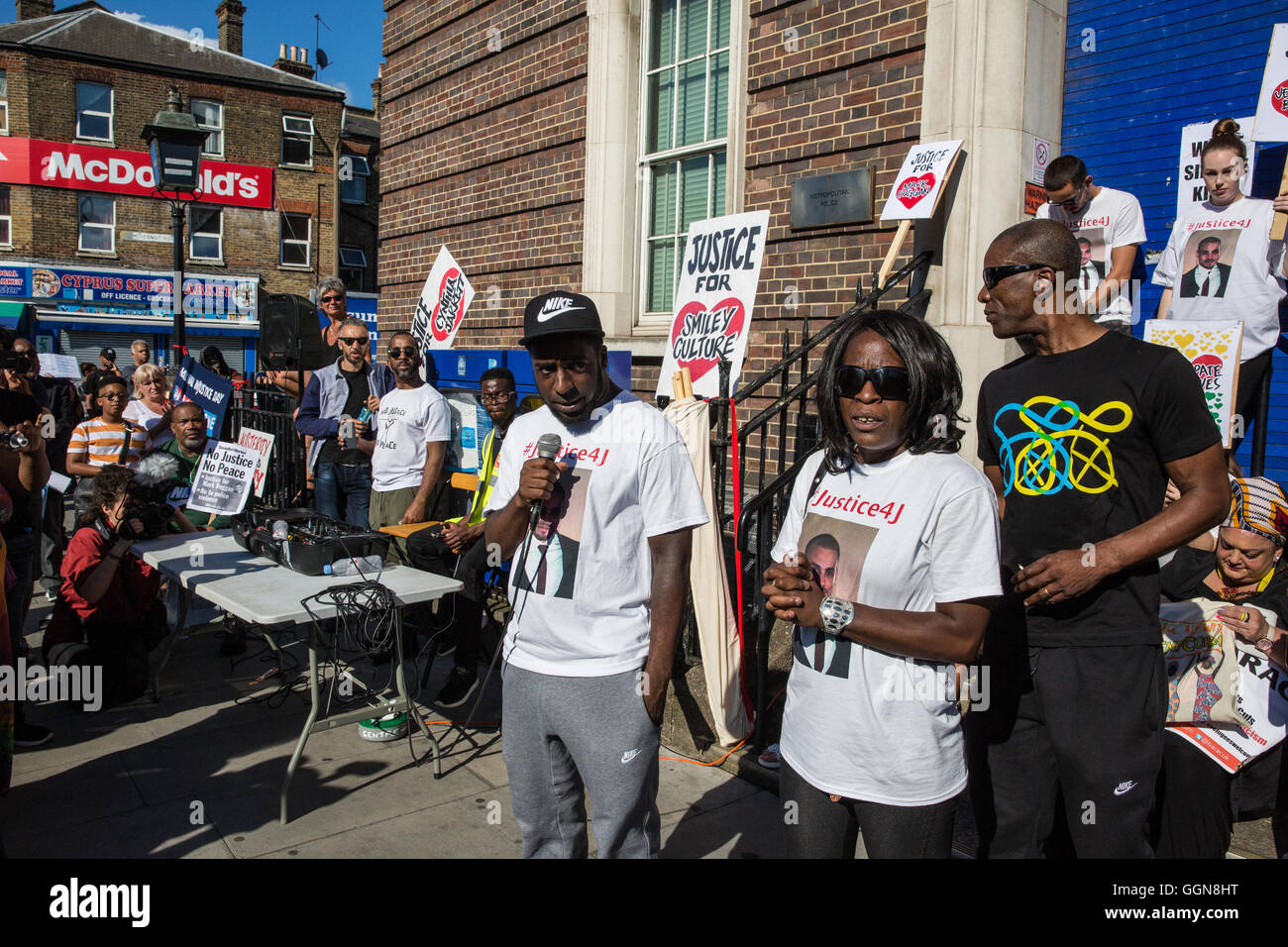 London, UK. 6th August, 2016. Danny, first cousin of Jermaine Baker ...
