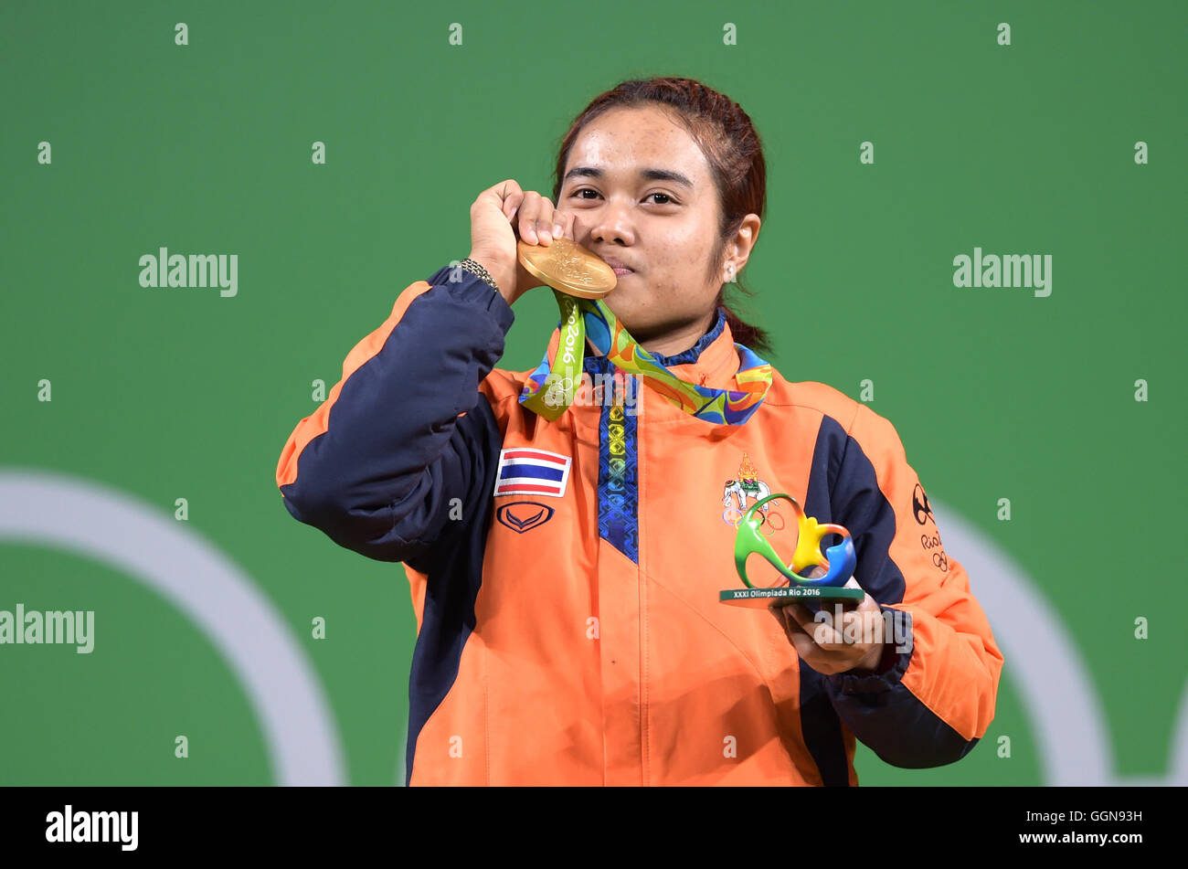 (160806) -- RIO DE JANEIRO, Aug. 6, 2016 (Xinhua) -- Gold medalist ...