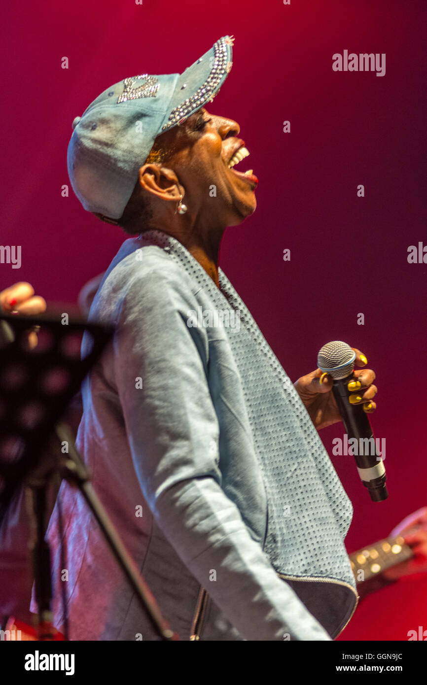 Madeline bell singer hi-res stock photography and images - Alamy