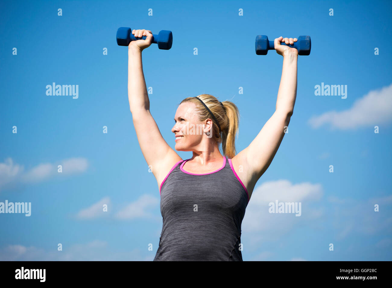 Female weights hi-res stock photography and images - Alamy