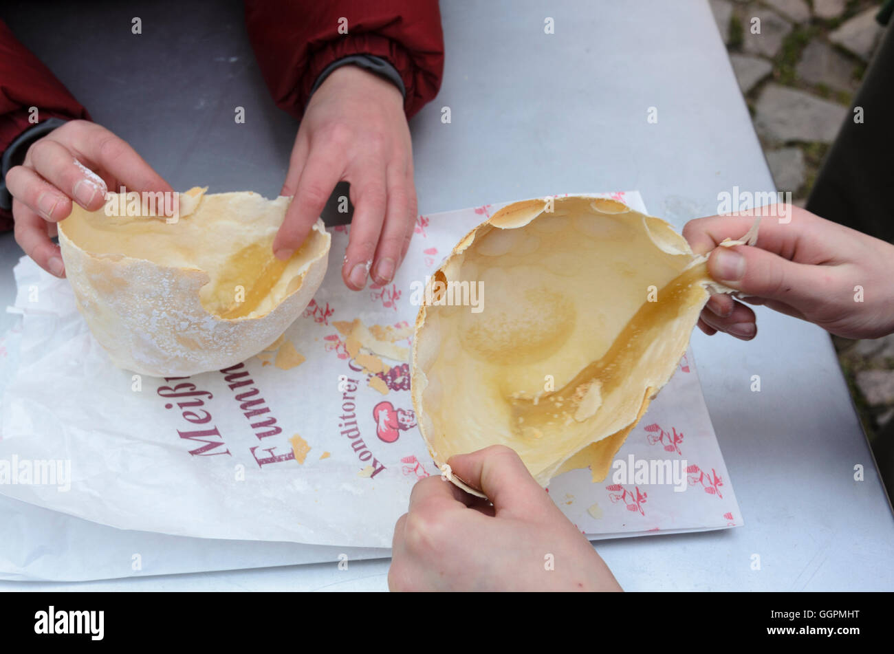 Meißen: Pastry Meissner Fummel : The fragility plays the essential role ...