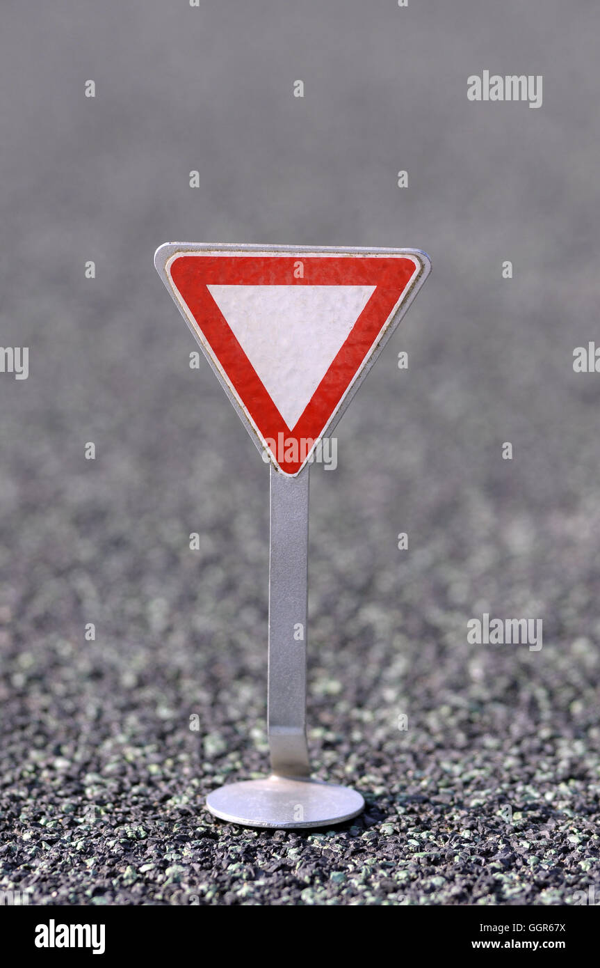 give way sign Stock Photo - Alamy