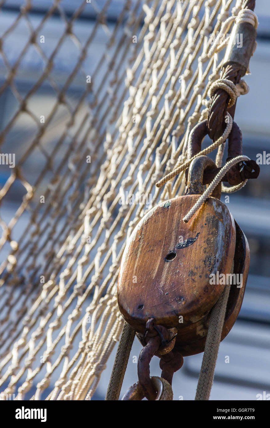 Traditional wooden boat pulley hi-res stock photography and images - Alamy