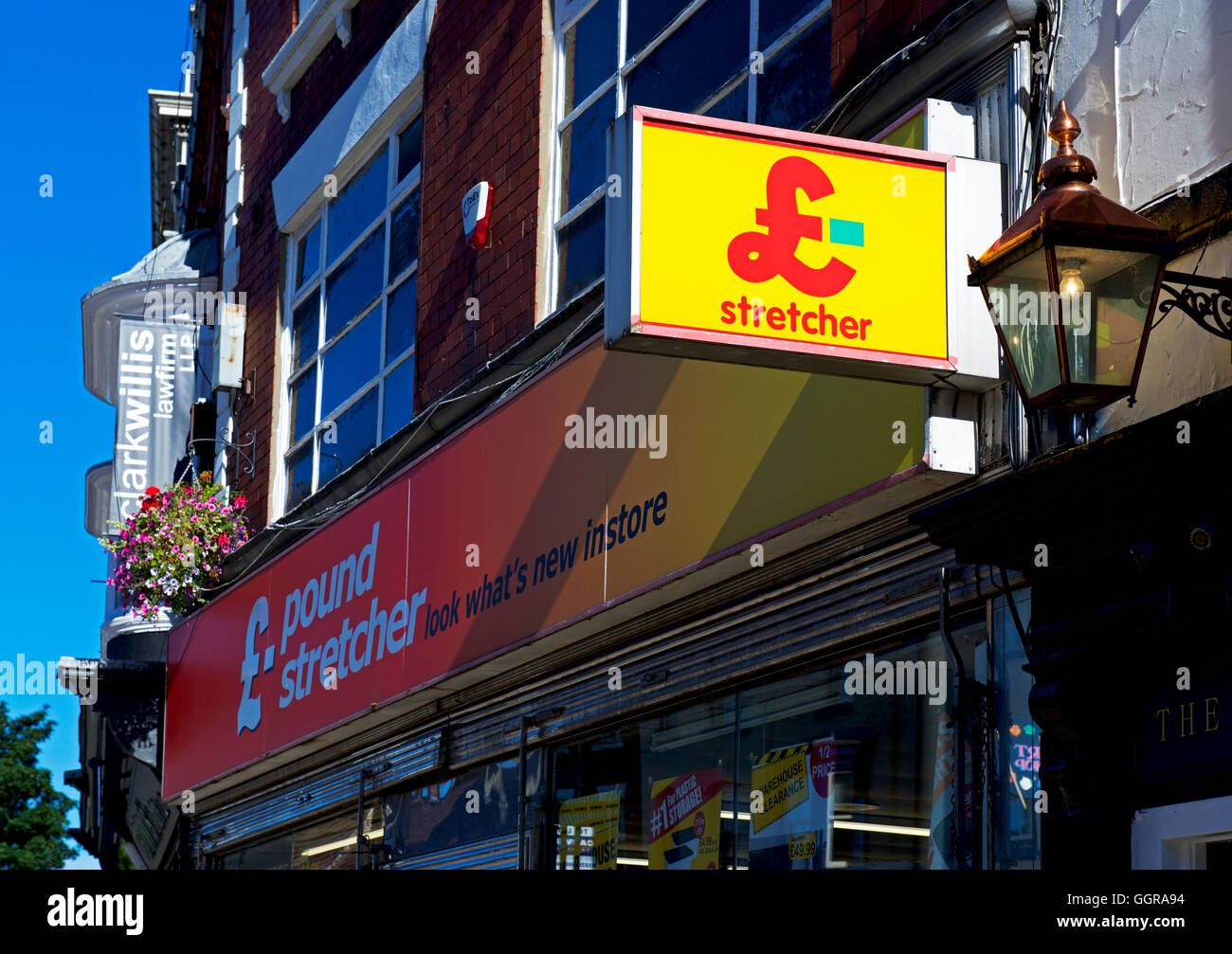 Poundstretcher hi-res stock photography and images - Alamy