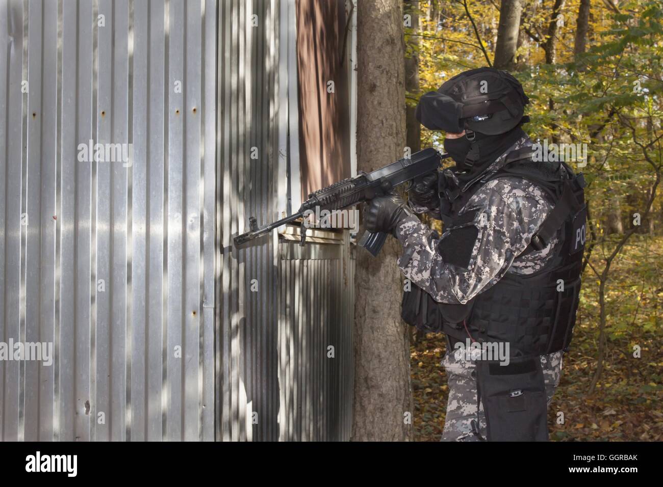 Fight against terrorism, Special Forces soldier Stock Photo - Alamy