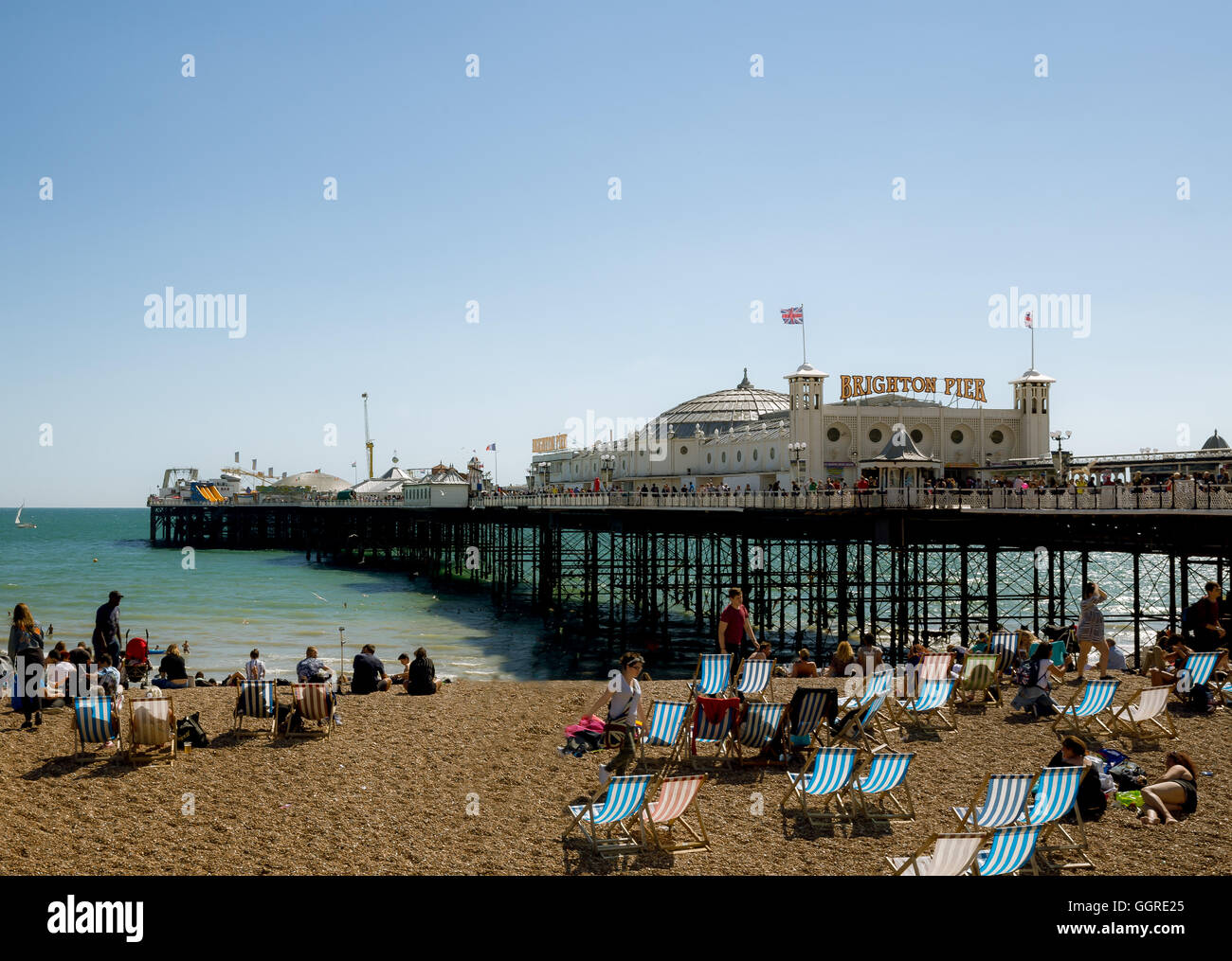 Brighton beach england hi-res stock photography and images - Alamy