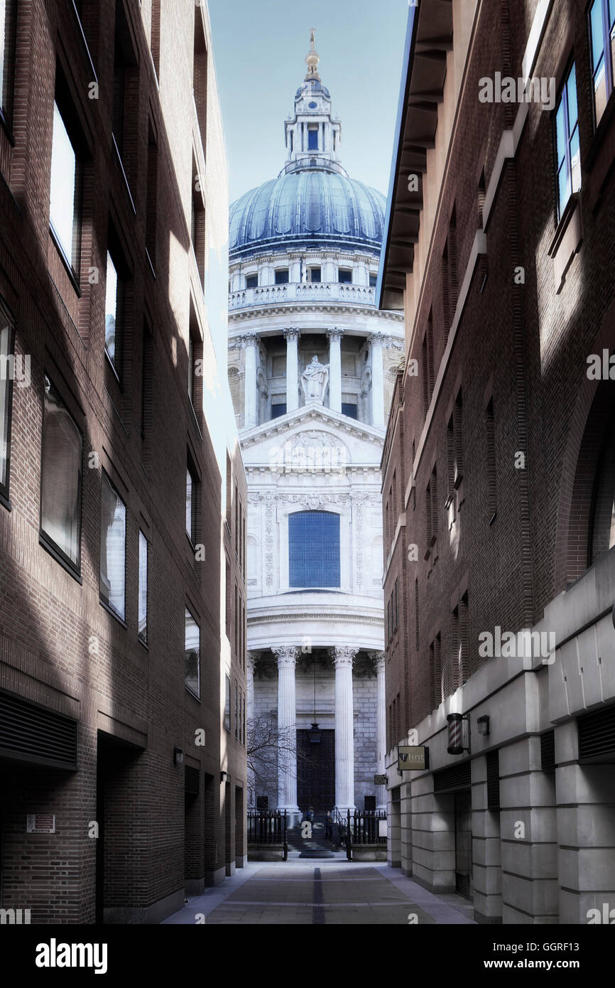 St. Paul's Cathedral and Paternoster Row Stock Photo - Alamy