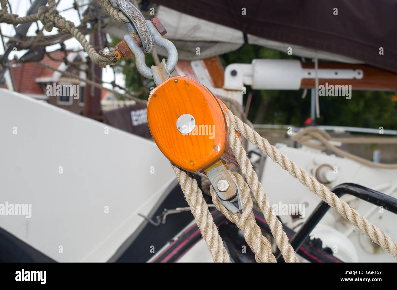 Traditional block and tackle Stock Photo - Alamy