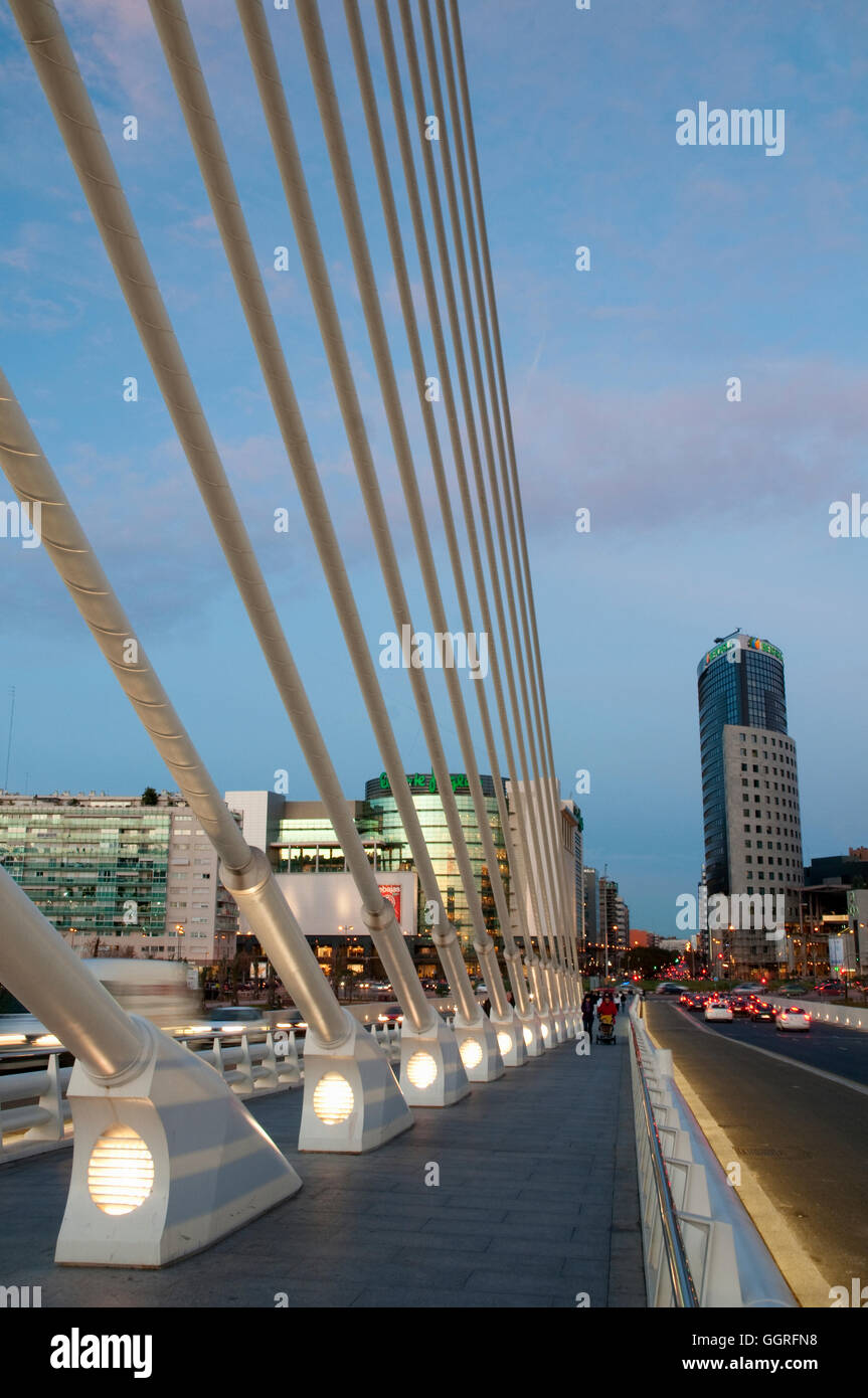 L'Assut d'Or bridge, by Santiago Calatrava, night view. Valencia, Spain ...