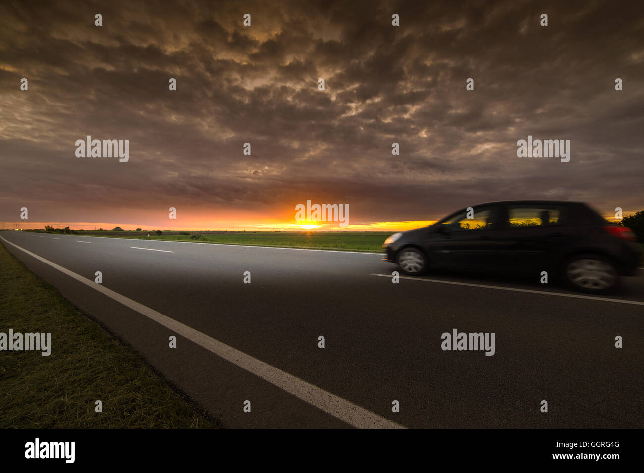 Driving on highway freeway motorway hi-res stock photography and images ...