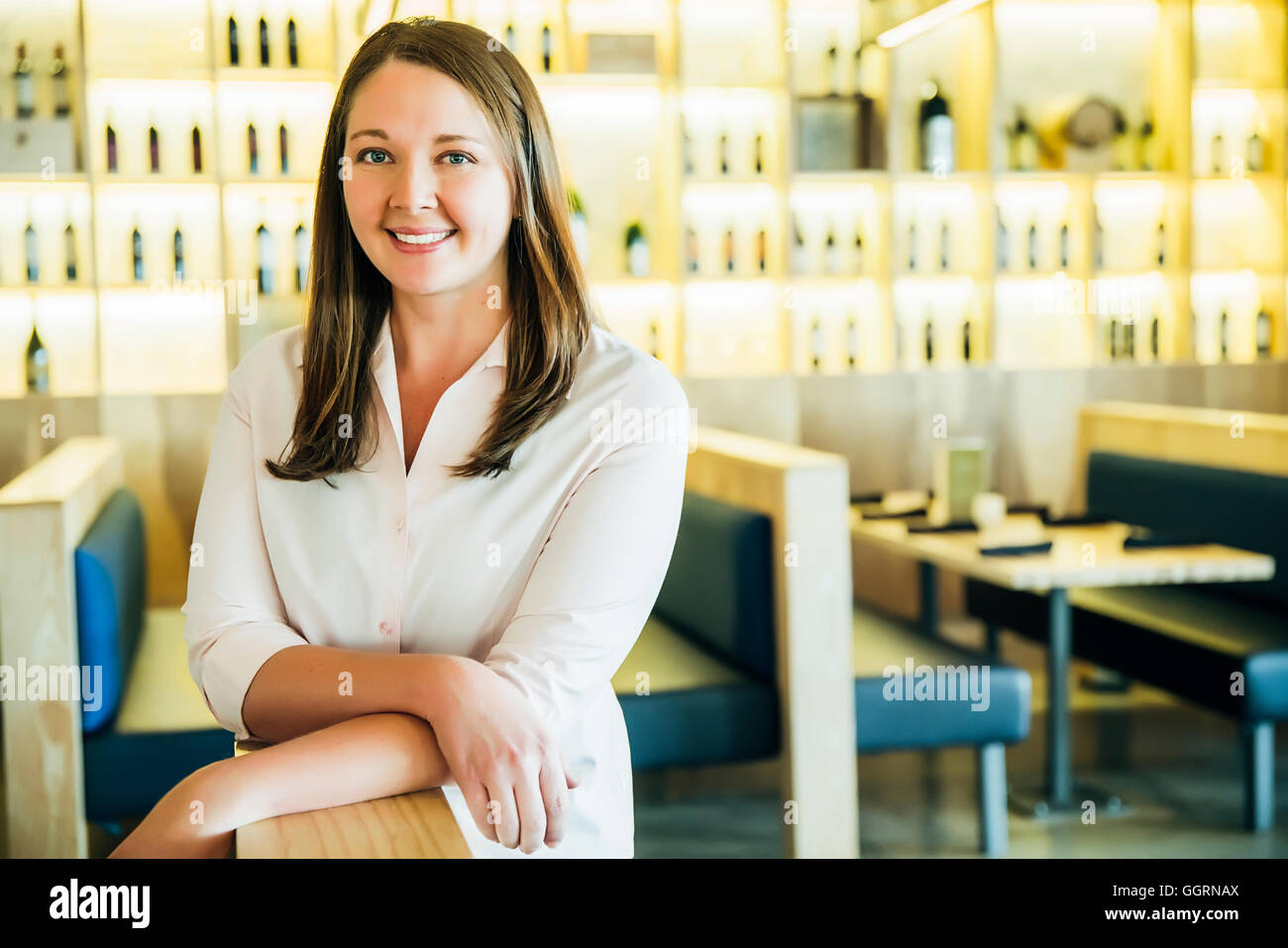 Restaurant booth hi-res stock photography and images - Alamy