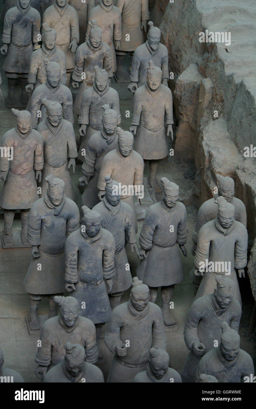 The Terracotta Army is a collection of terracotta sculptures depicting ...