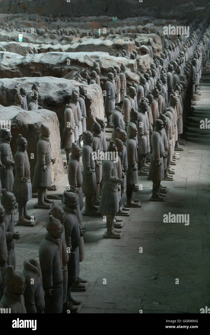 The Terracotta Army is sculptures of depicting the army of Qin Shi ...