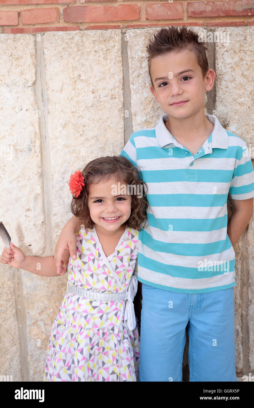 brothers portrait of two children with a bottom wall Stock Photo - Alamy