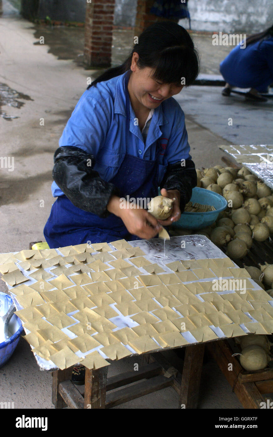 Three inch shells hi-res stock photography and images - Alamy