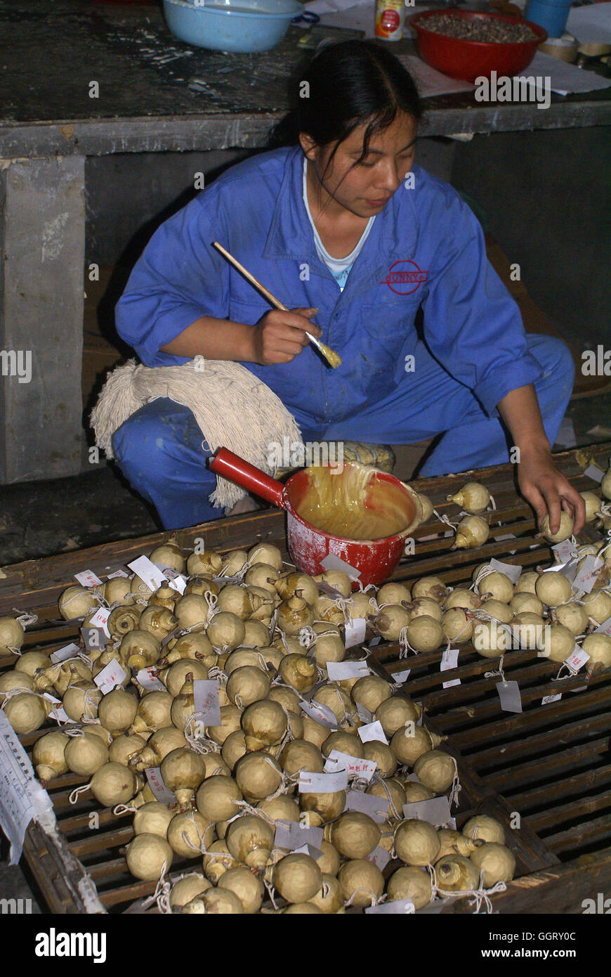 Three inch shells hi-res stock photography and images - Alamy