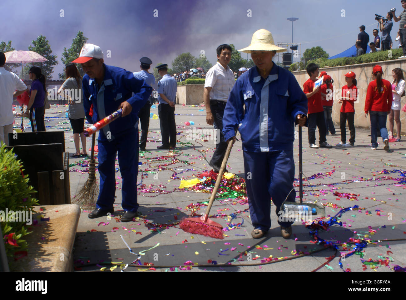 Army fireworks hi-res stock photography and images - Alamy