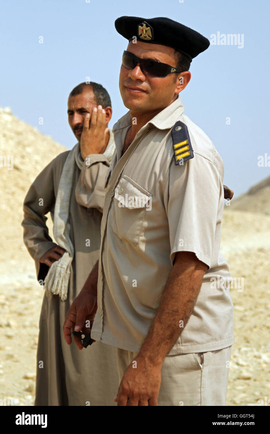 Egypt cairo pyramids tourist police hi-res stock photography and images ...