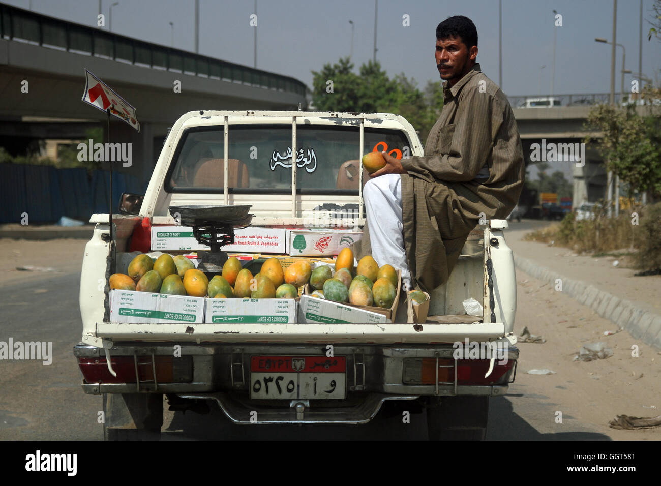 Mango seller from the back of a truck in Cairo Egypt Stock Photo - Alamy