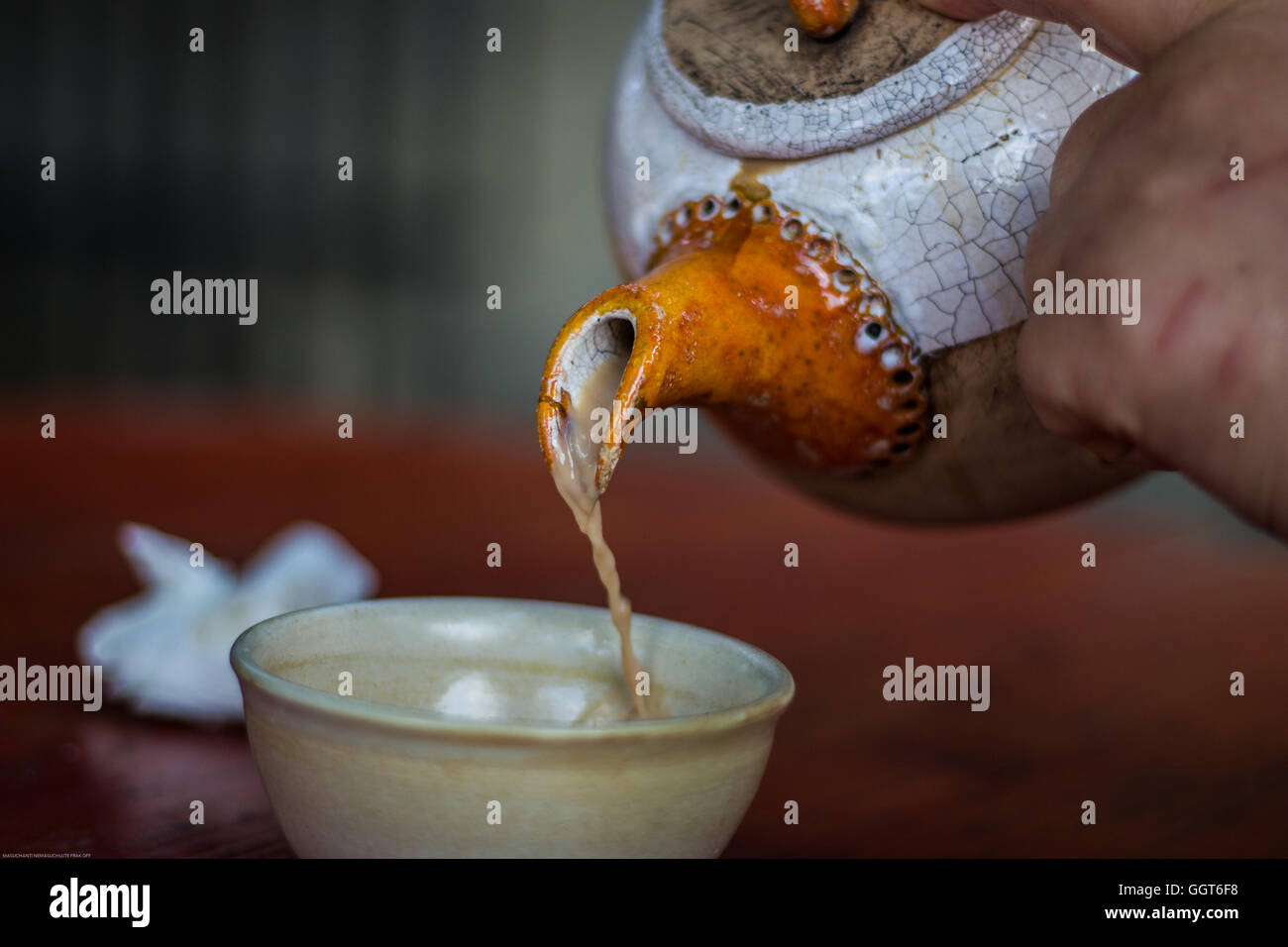 Milk pouring tea hi-res stock photography and images - Alamy