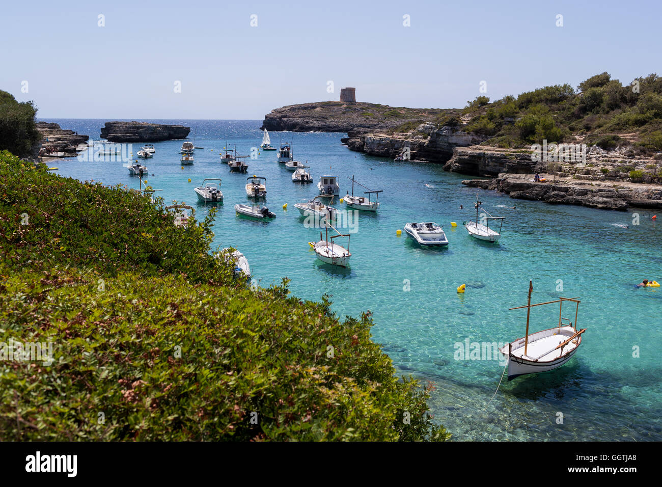 Turquoise water bay stones hi-res stock photography and images - Alamy
