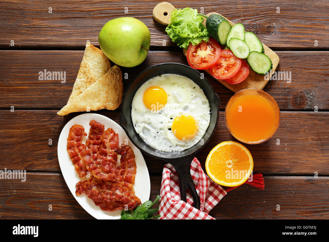Traditional breakfast - eggs, bacon, toast and vegetables Stock Photo ...