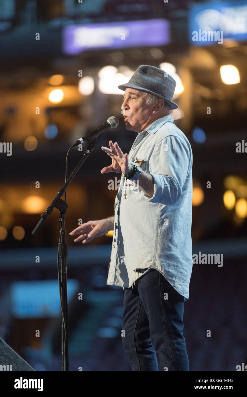 Legendary singer Paul Simon sings during rehearsal preparations for the ...