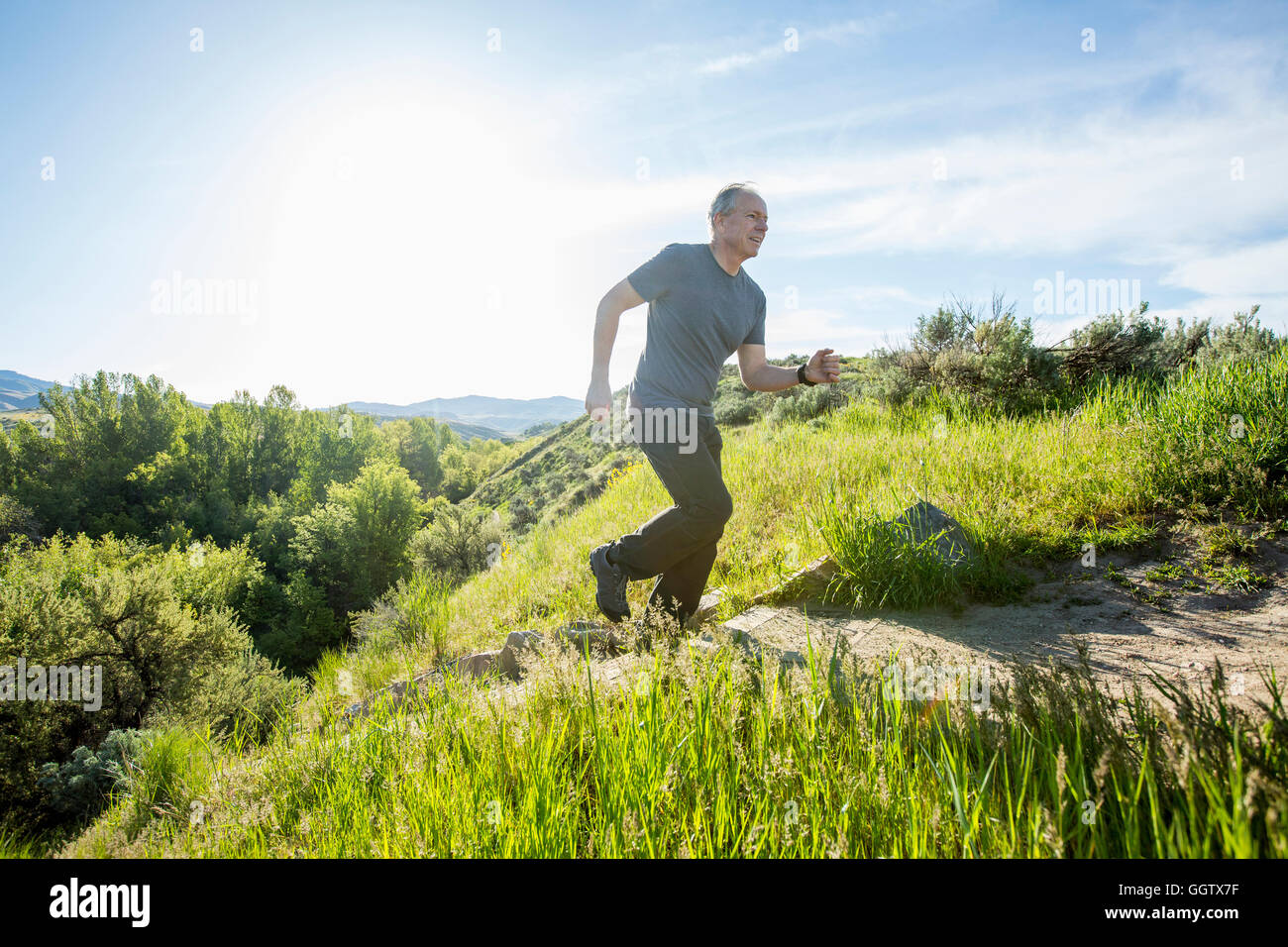 Man running exercise side view hi-res stock photography and images - Alamy