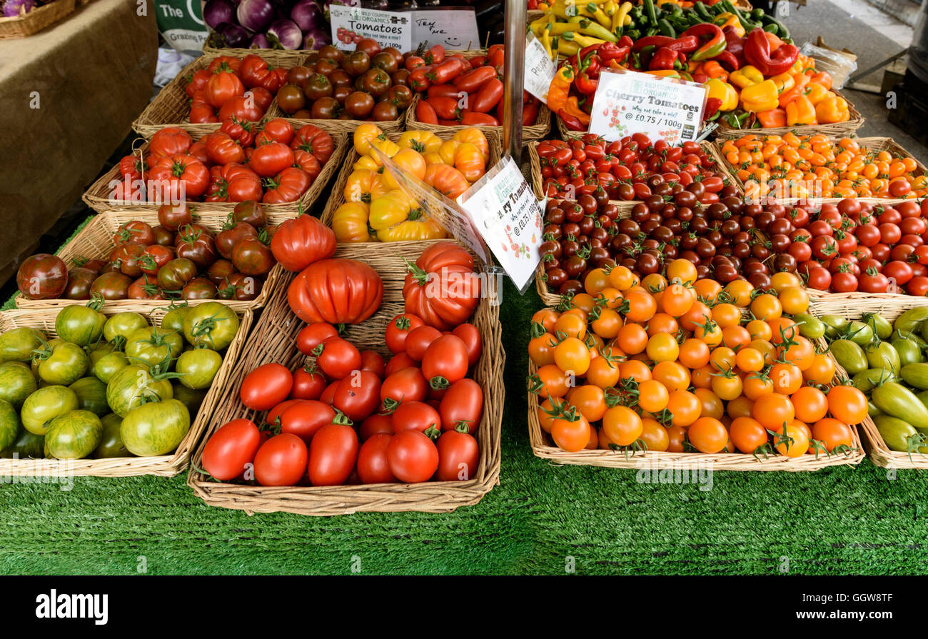 Farmers market stall hi-res stock photography and images - Alamy