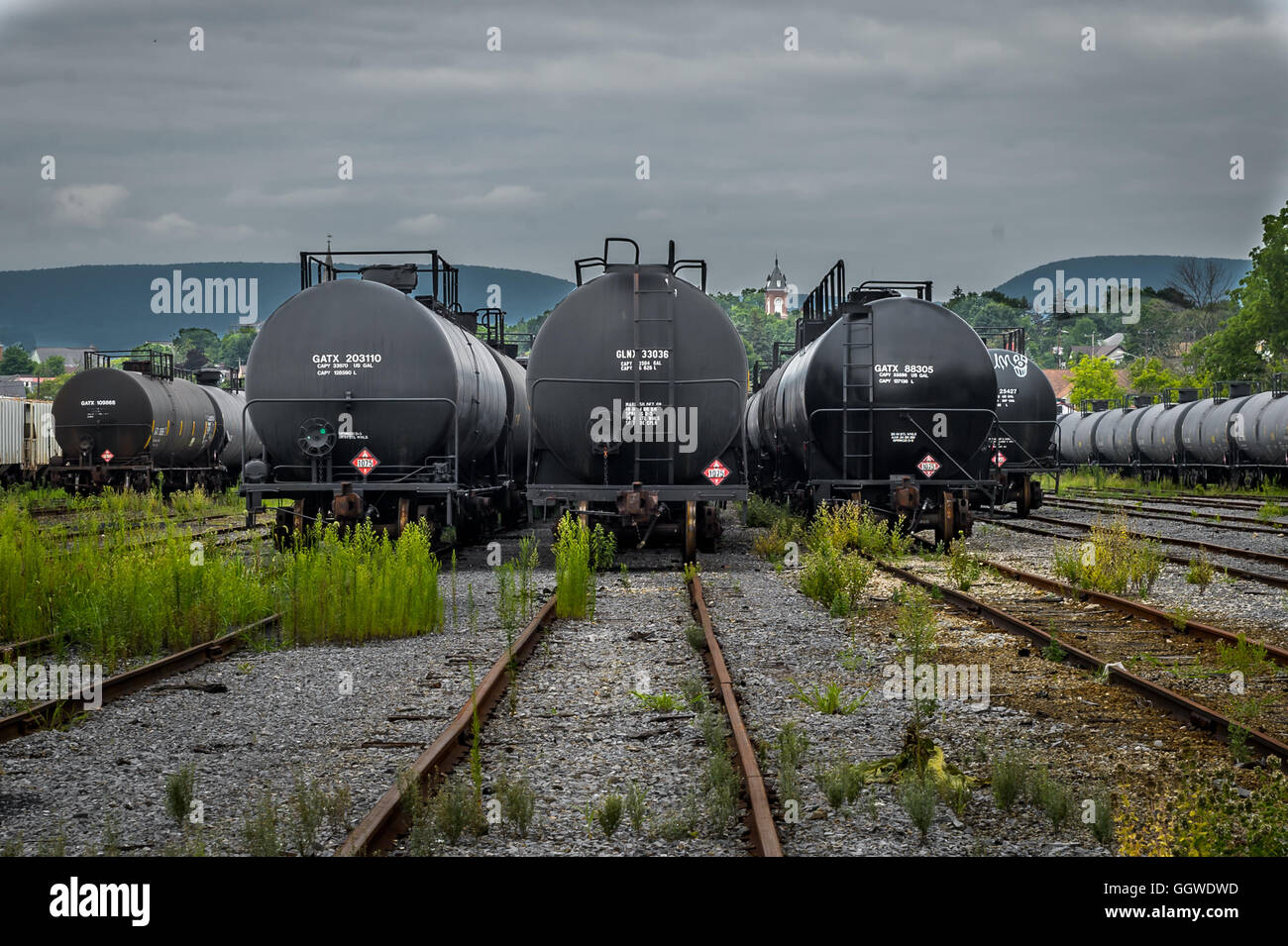 Crude oil trains hi-res stock photography and images - Alamy