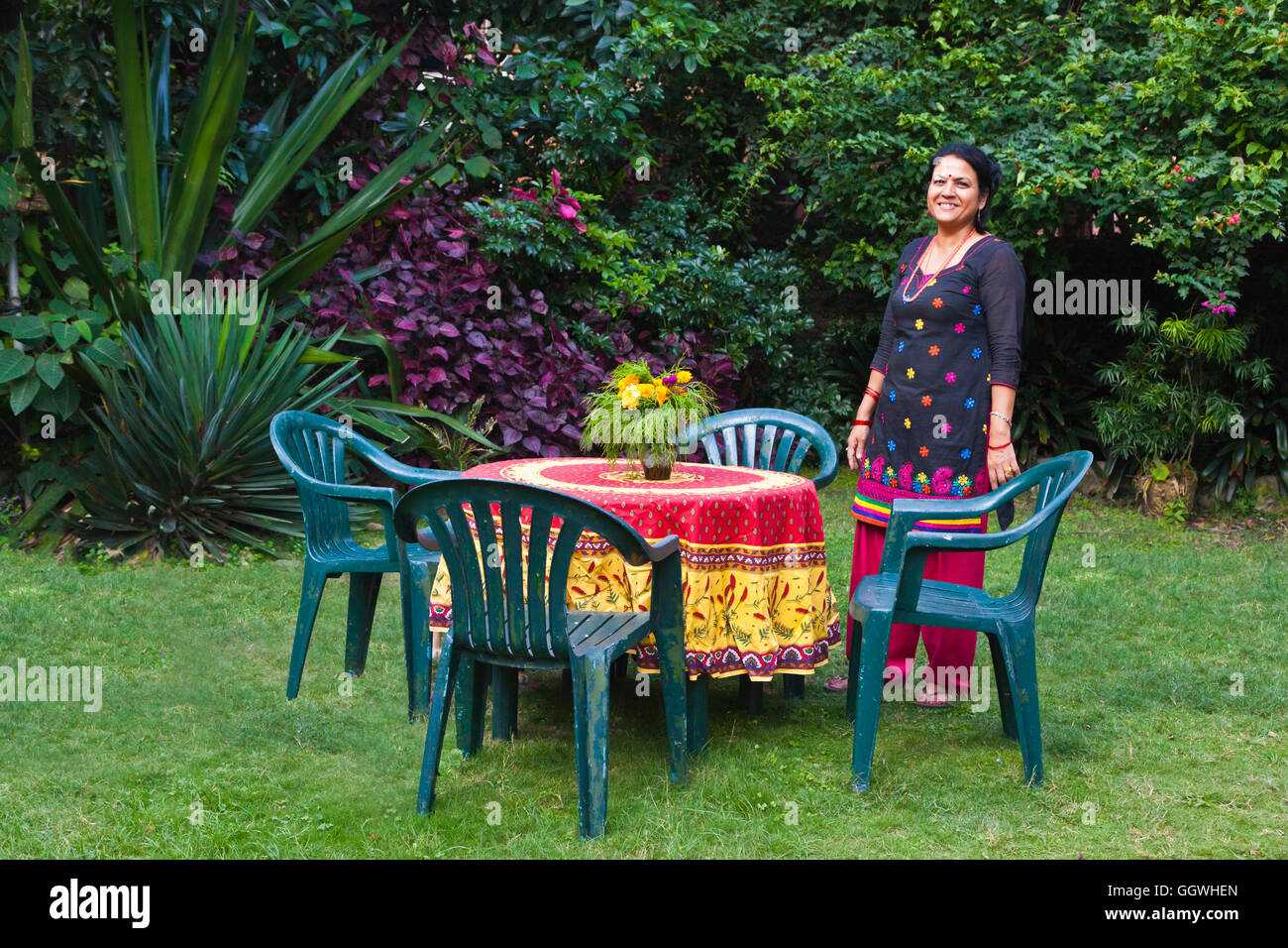 Nepal woman kathmandu katmandu hi-res stock photography and images - Alamy