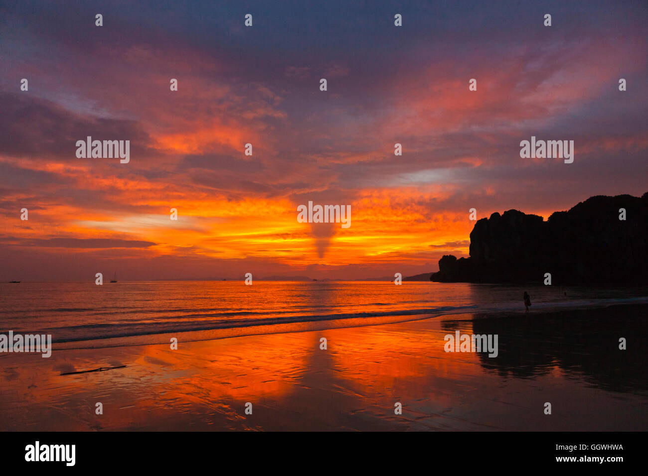 SUNSET at KRABI BEACH - THAILAND Stock Photo - Alamy